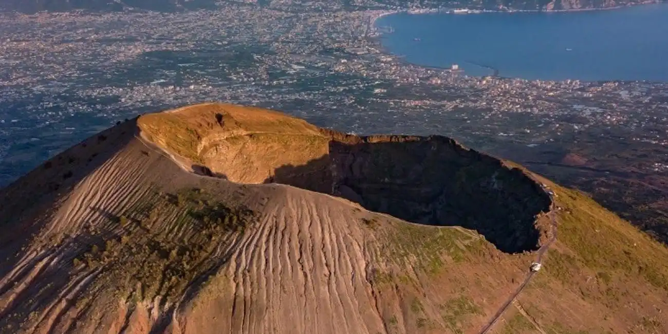 Mount Vesuvius: Entry + Roundtrip from Ercolano by Vesuvio Express ...